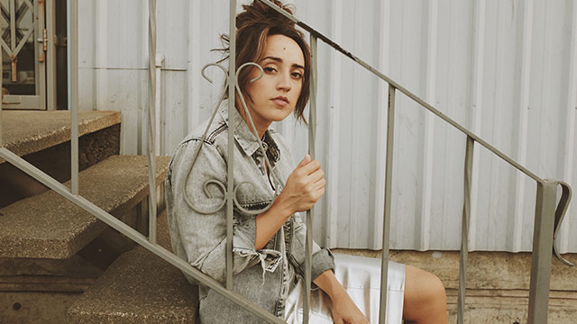 Exclusive Performance: Tess Henley